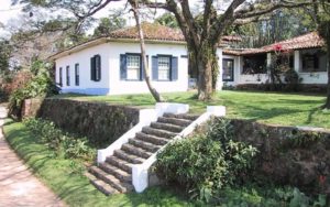 Casas na roça – 40 fotos e projetos rurais para você se inspirar!