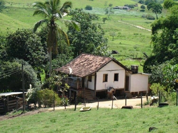Casas na roça – 40 fotos e projetos rurais para você se inspirar!